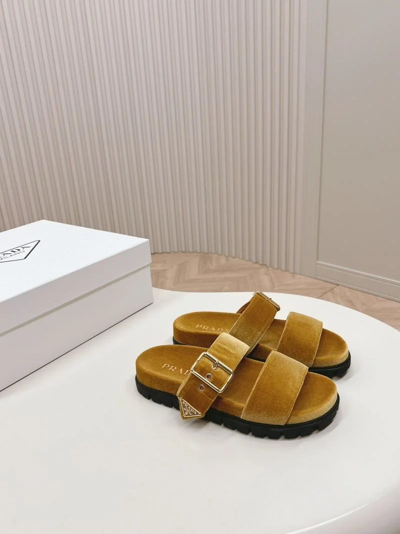 Low-cost Prada Slippers