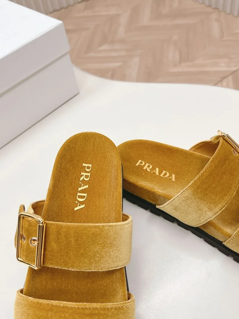 Low-cost Prada Slippers