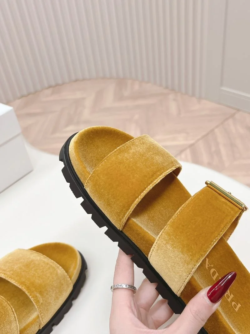 Low-cost Prada Slippers