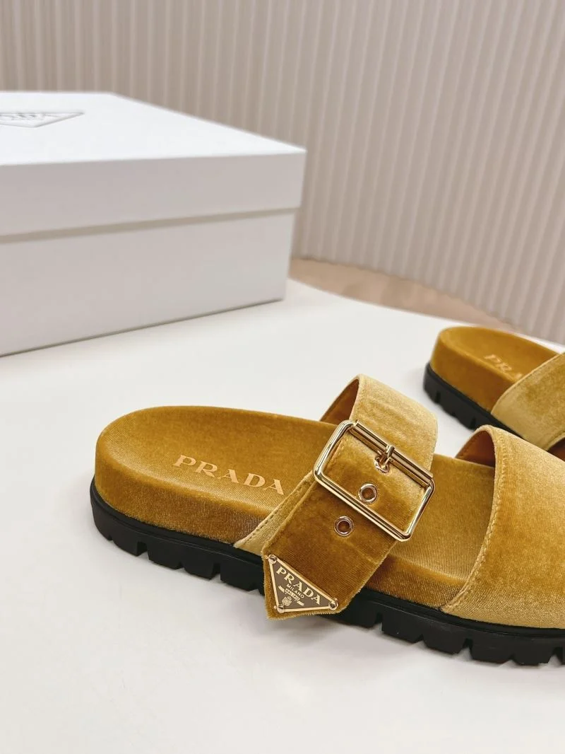 Low-cost Prada Slippers