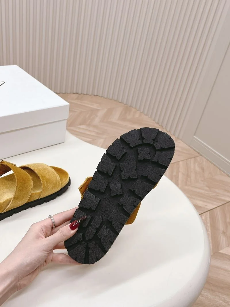 Low-cost Prada Slippers