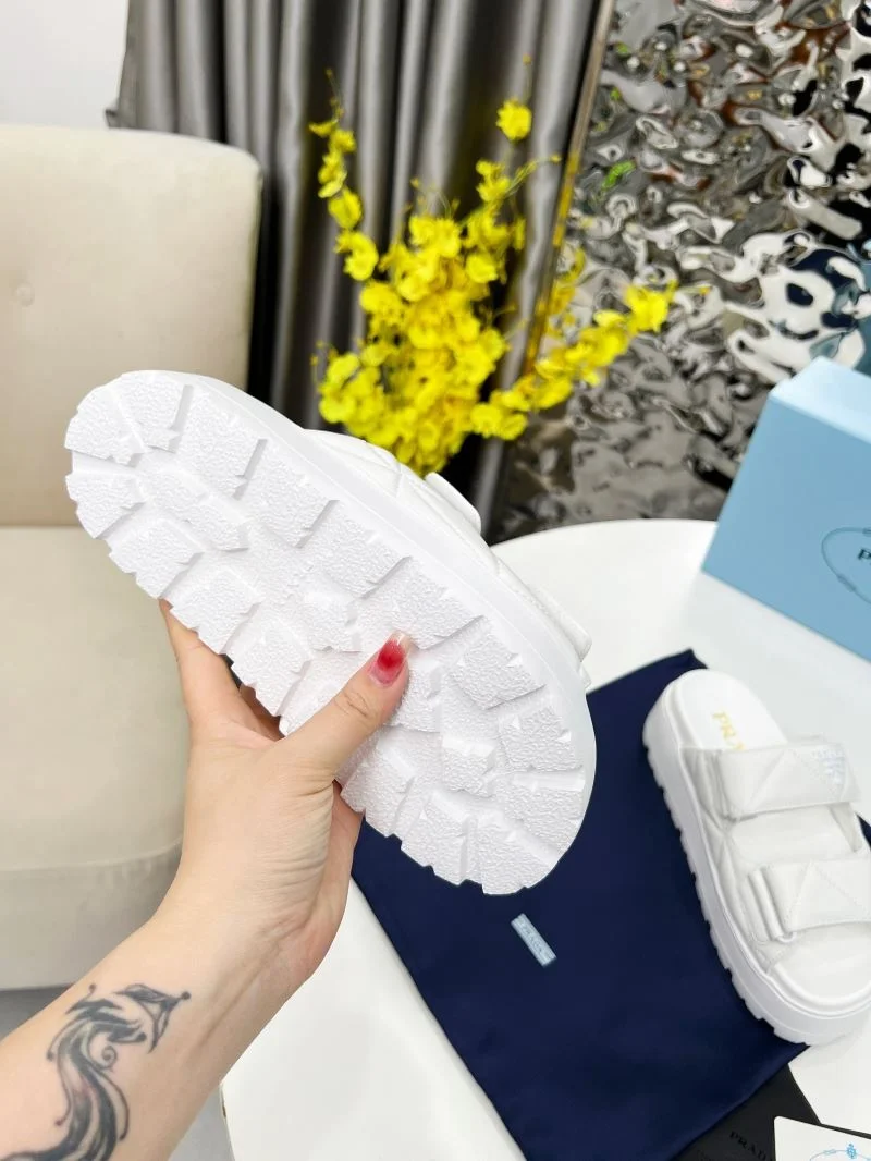 Low-cost Prada Slippers