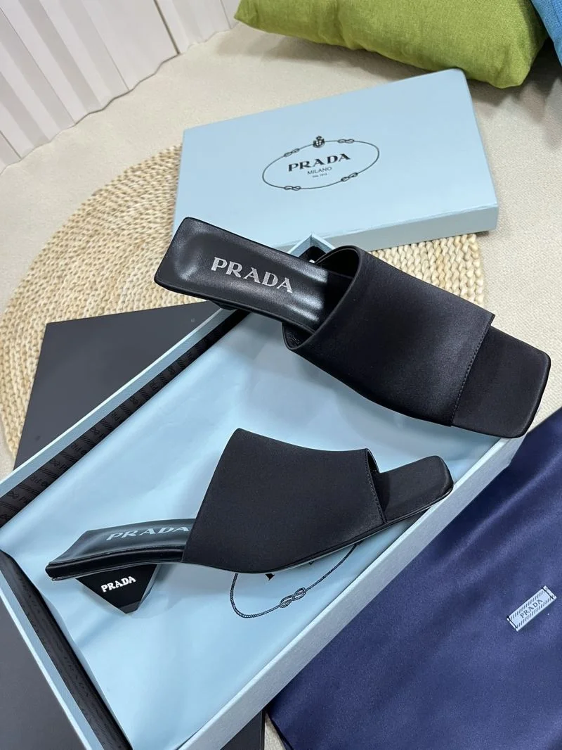 Low-cost Prada Slippers