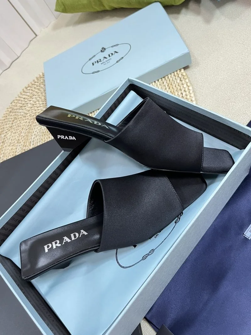 Low-cost Prada Slippers