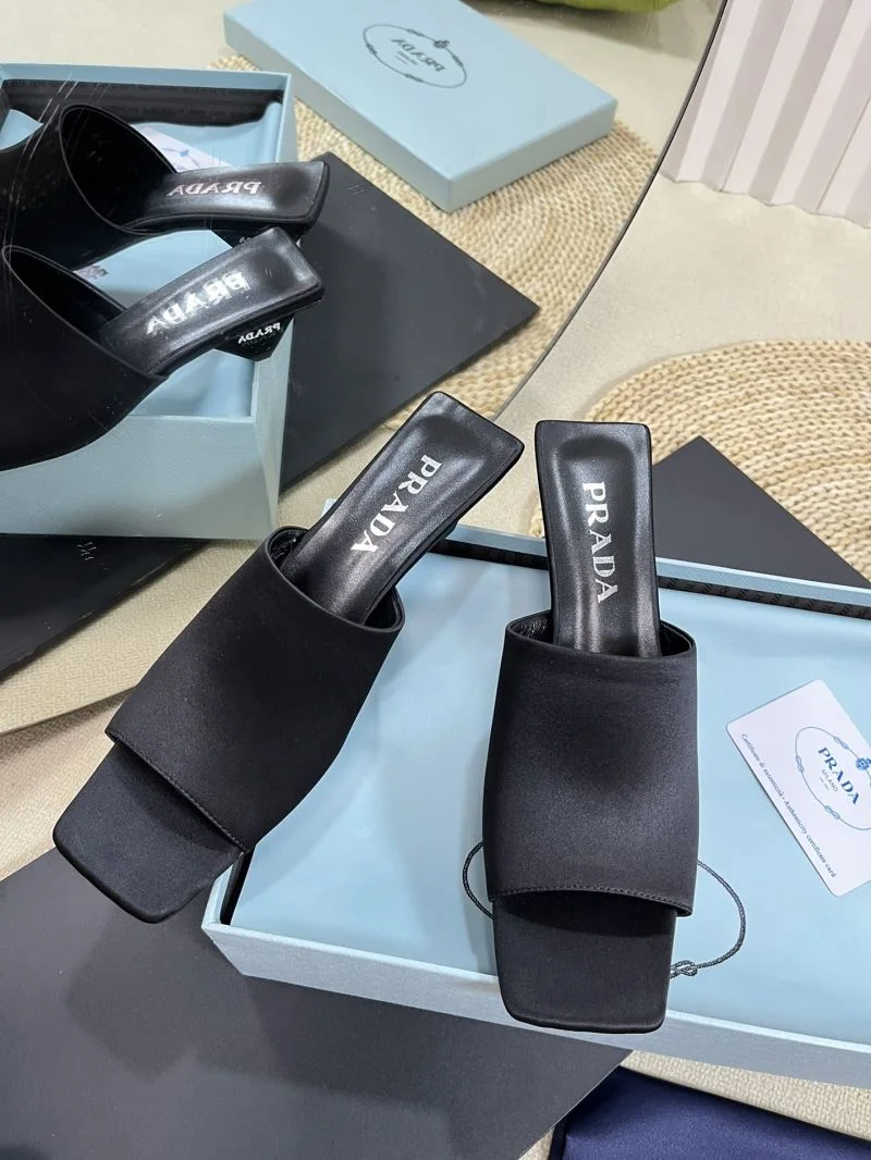 Low-cost Prada Slippers