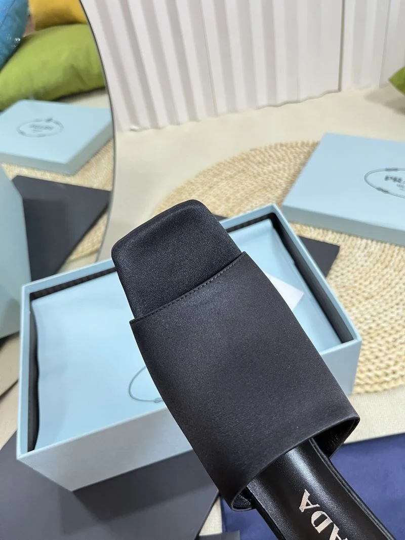 Low-cost Prada Slippers