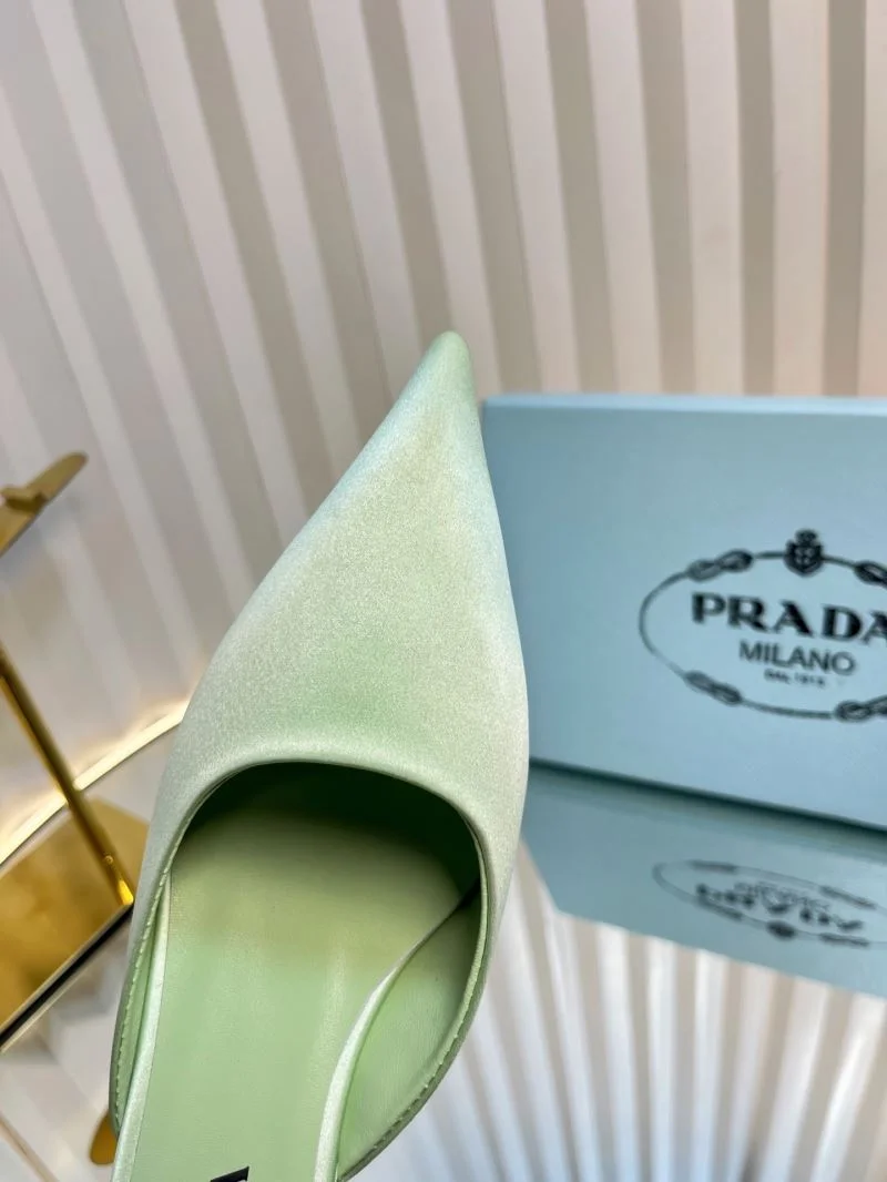 Accurate model Prada Slippers