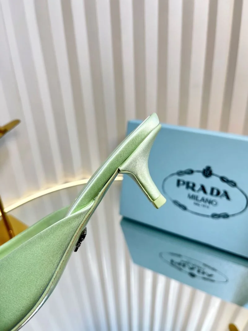 Accurate model Prada Slippers