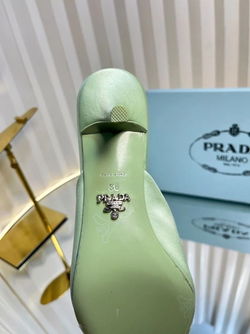 Accurate model Prada Slippers