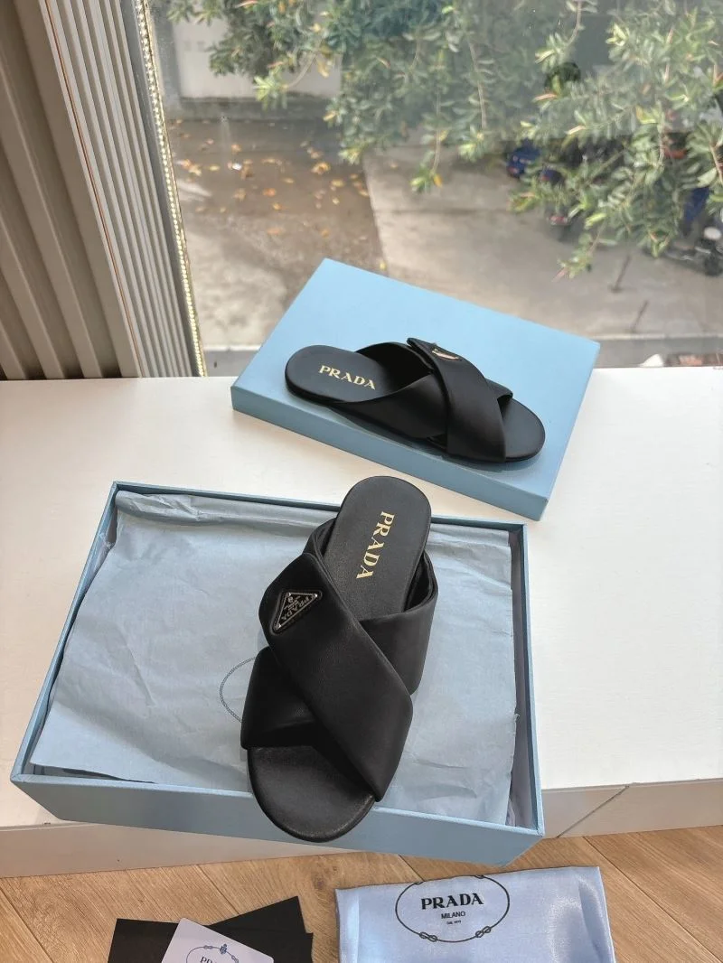 Accurate model Prada Slippers