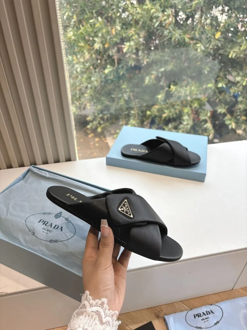 Accurate model Prada Slippers