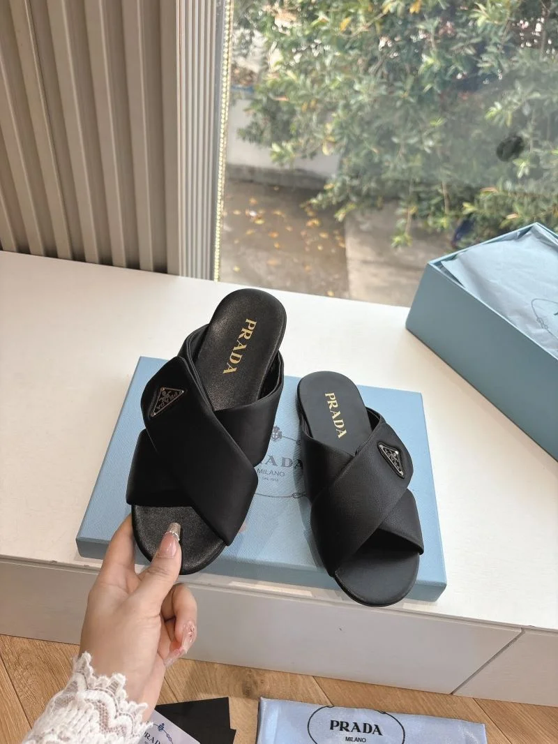 Accurate model Prada Slippers