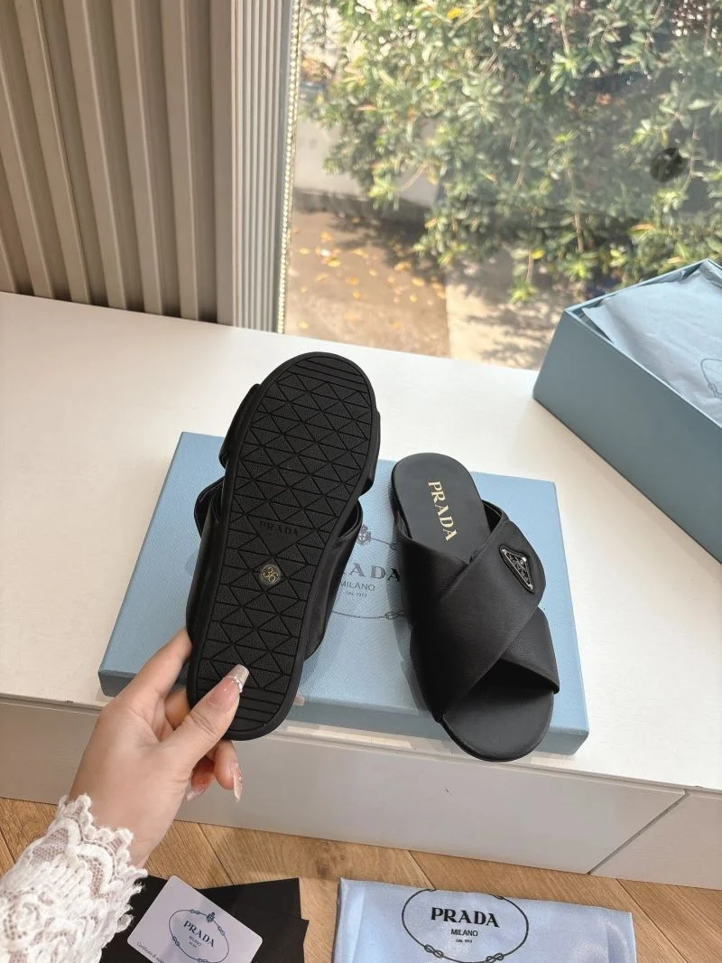 Accurate model Prada Slippers