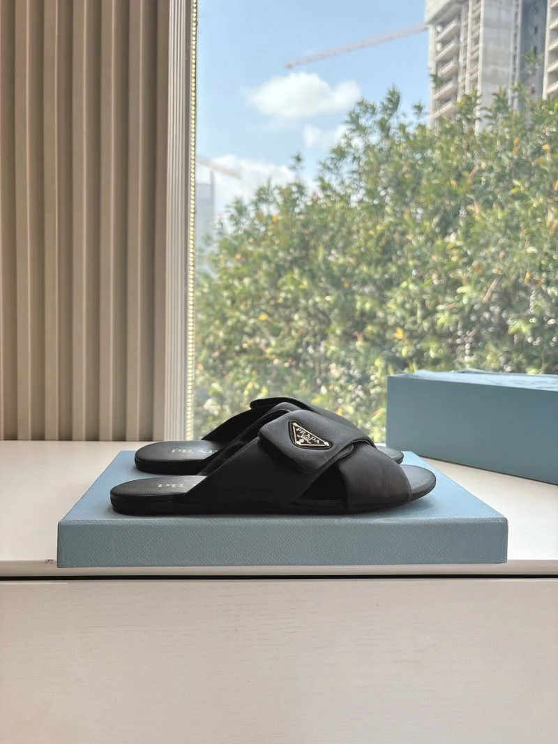 Accurate model Prada Slippers