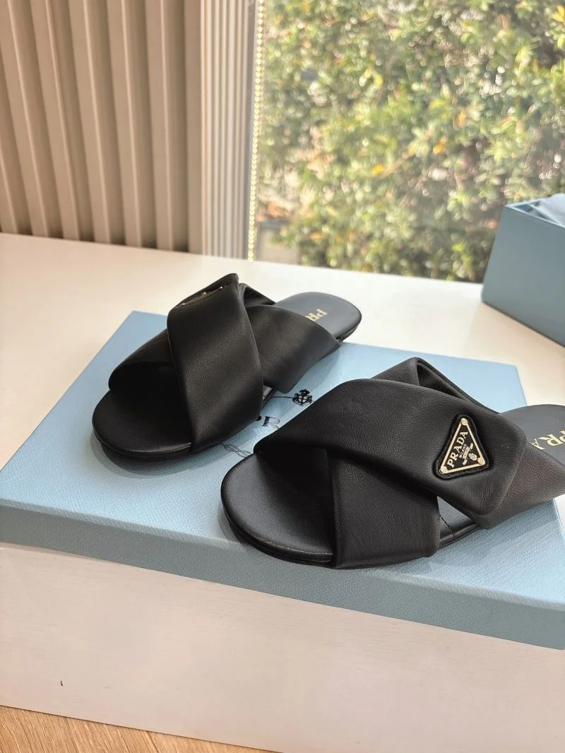 Accurate model Prada Slippers