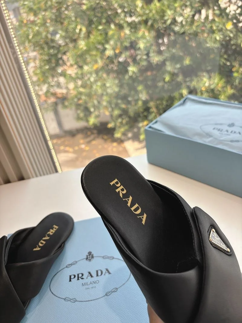 Accurate model Prada Slippers
