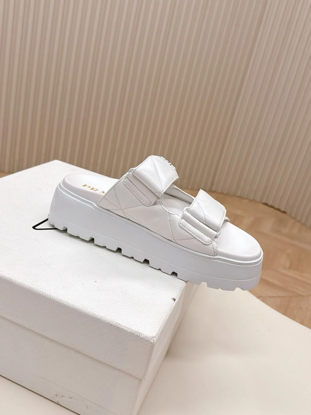 Accurate model Prada Slippers