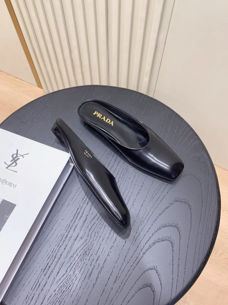 Low-cost Prada Slippers