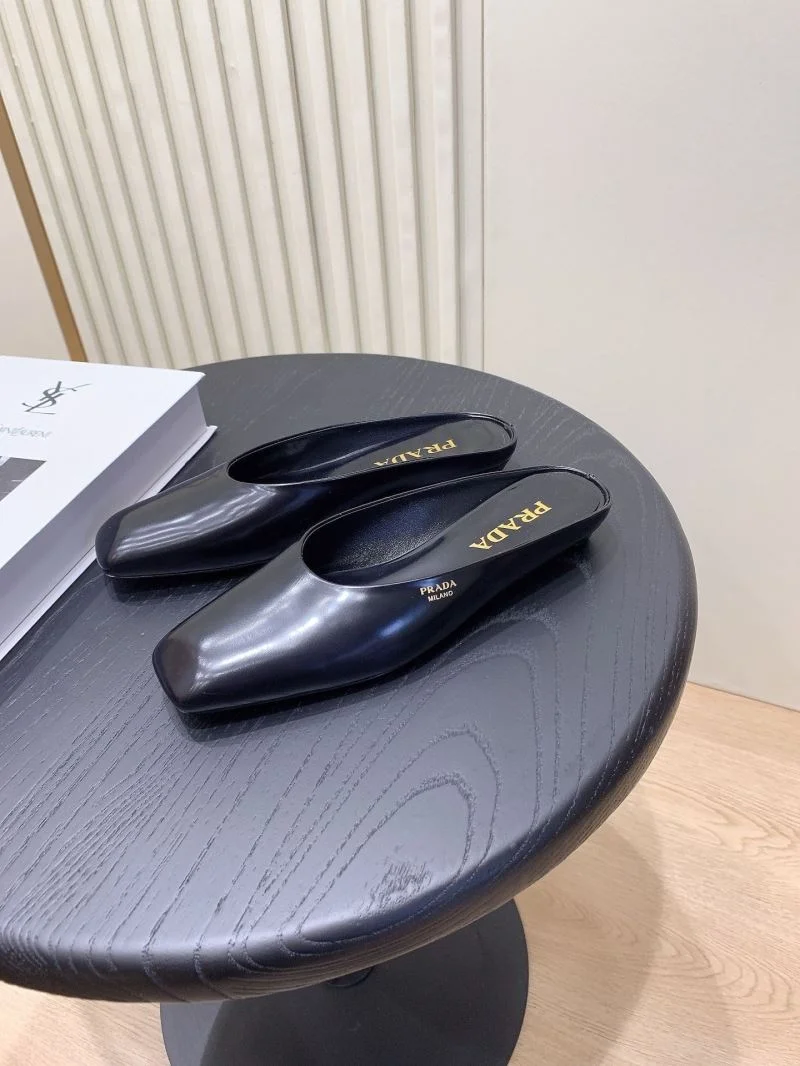 Low-cost Prada Slippers