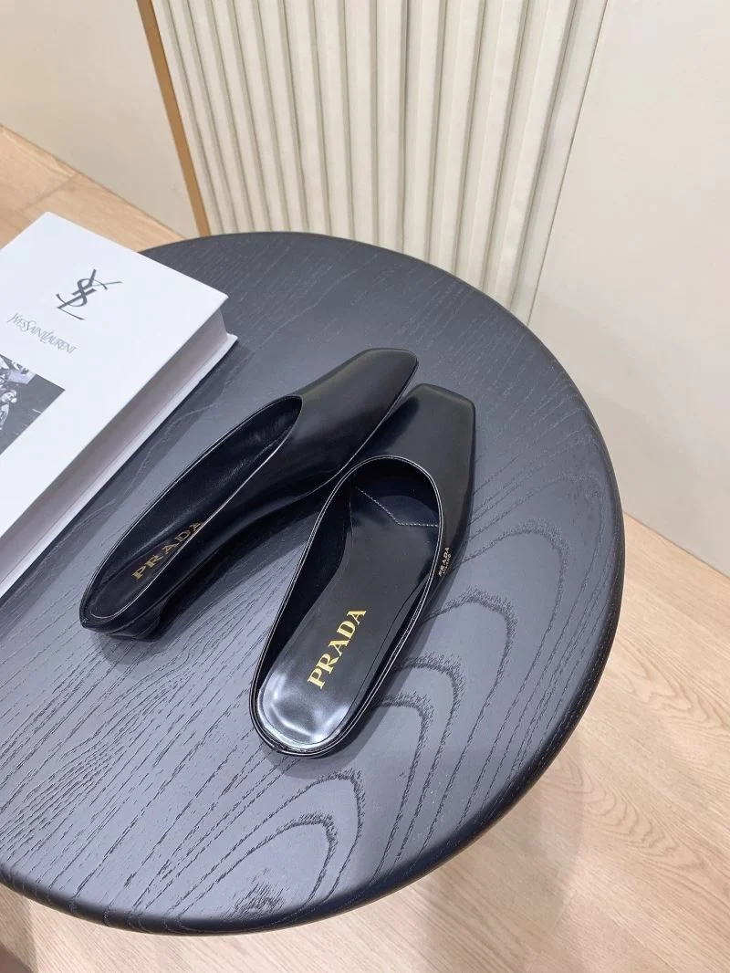 Low-cost Prada Slippers