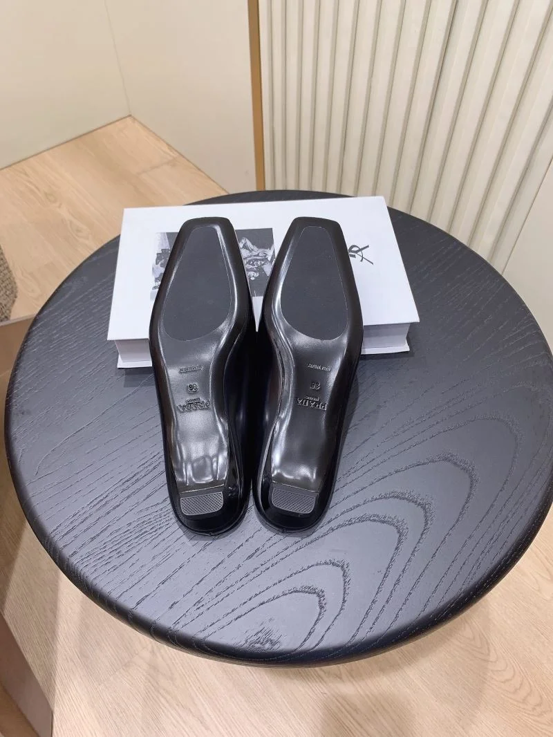 Low-cost Prada Slippers