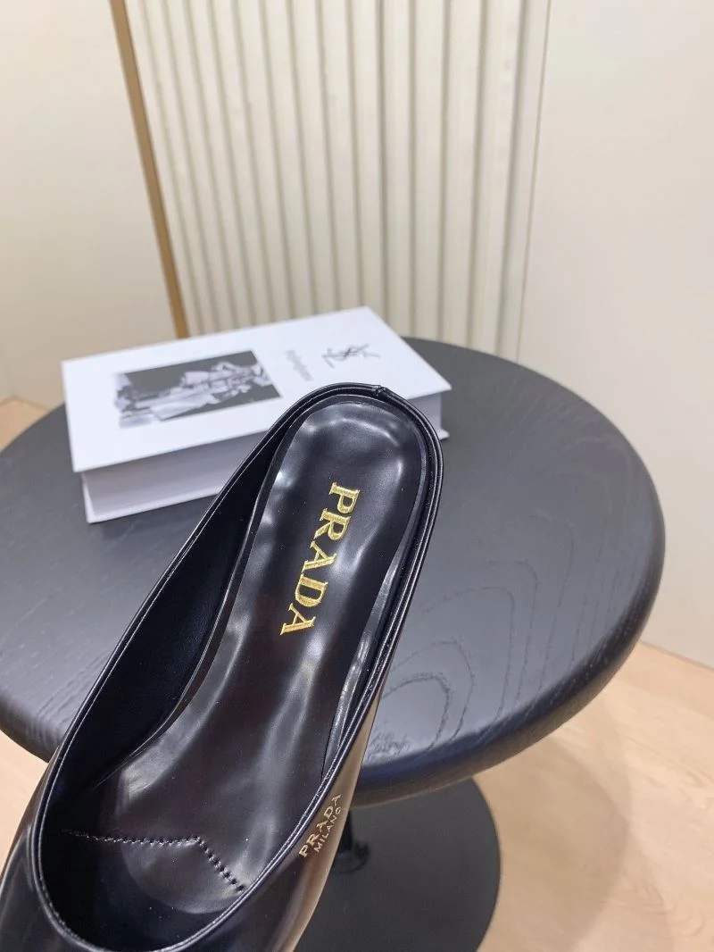Low-cost Prada Slippers