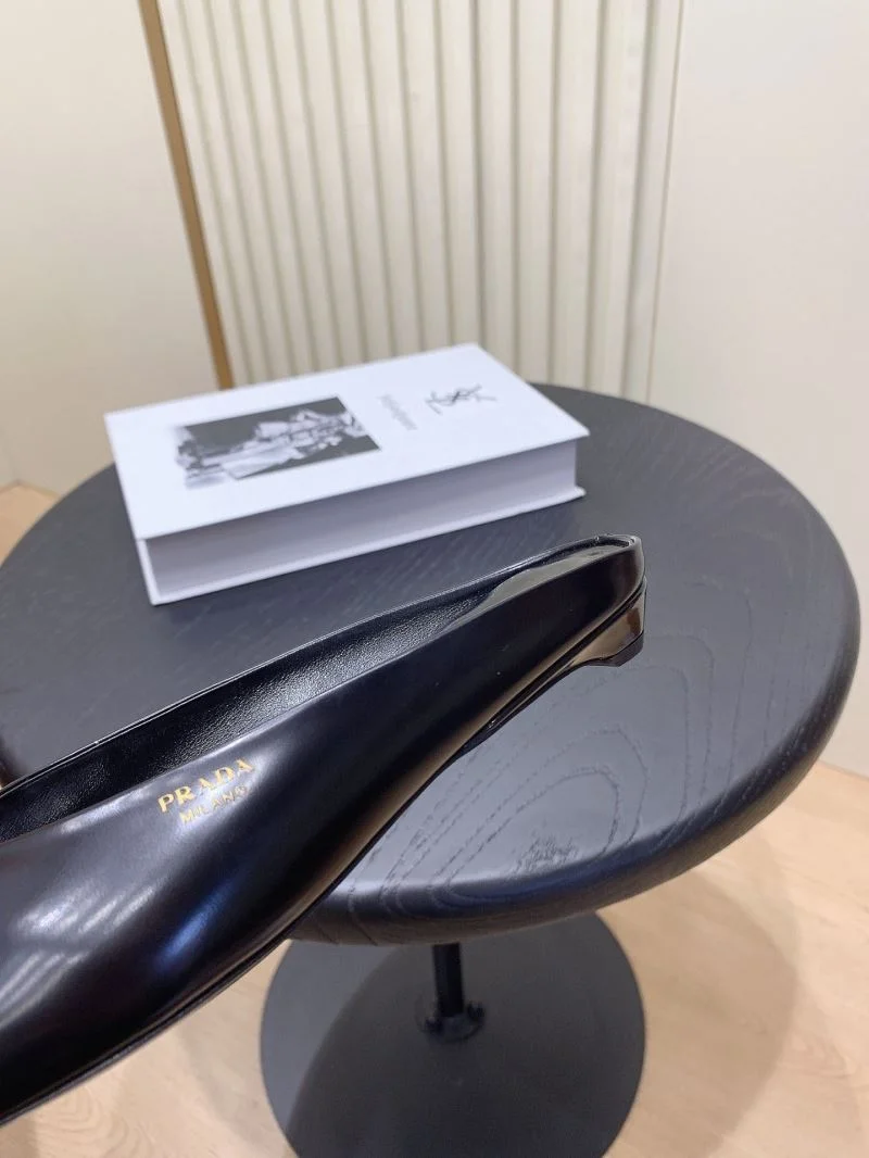 Low-cost Prada Slippers
