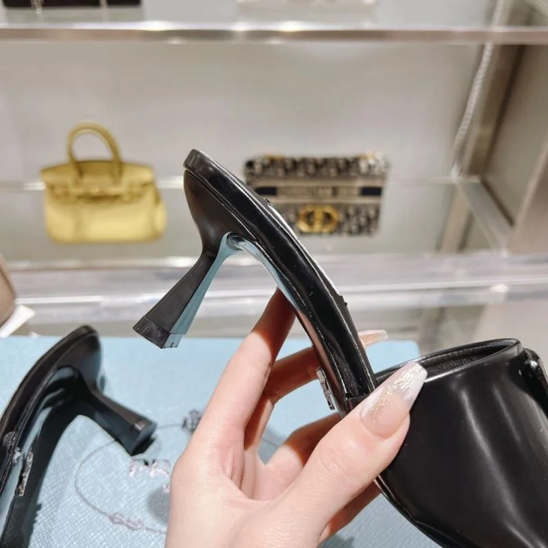 Accurate model Prada Slippers