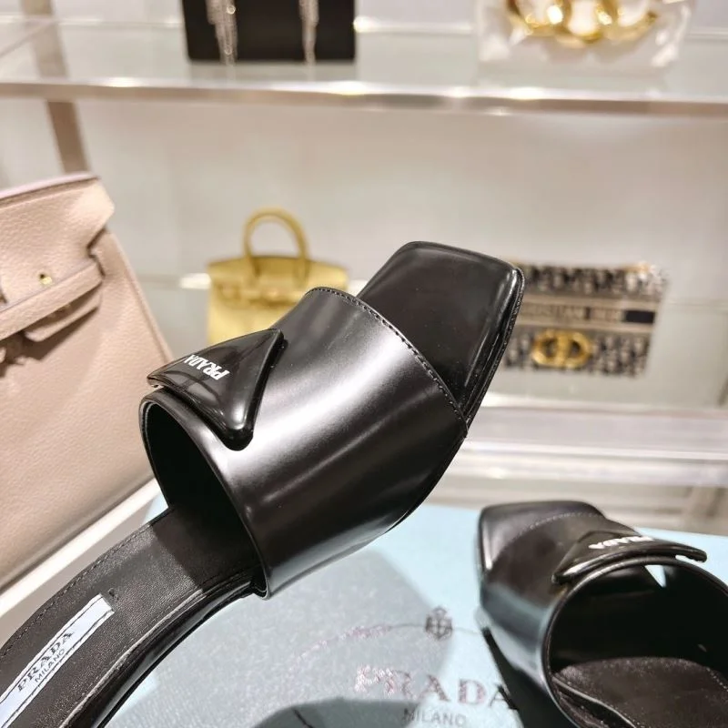 Accurate model Prada Slippers