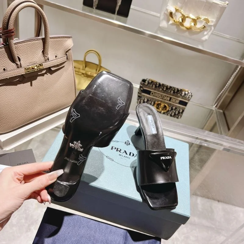 Accurate model Prada Slippers