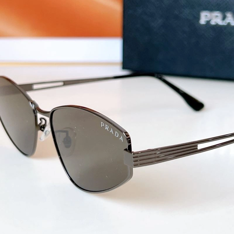 Top mirror Prada Sunglasses