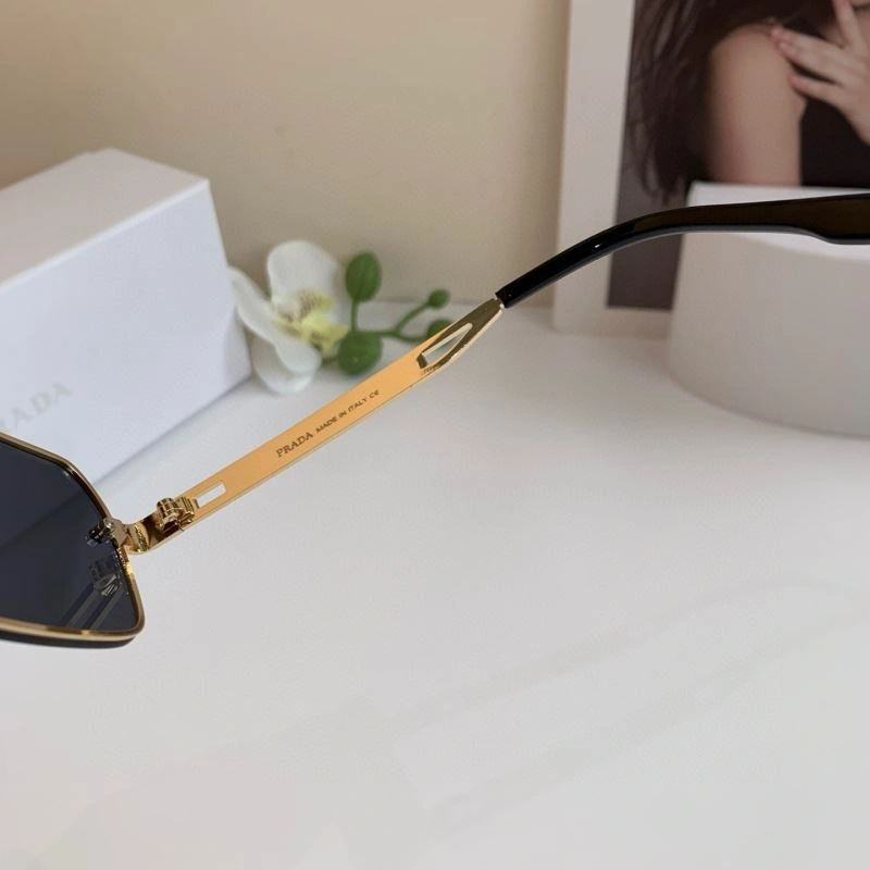 Factory-made Prada Sunglasses