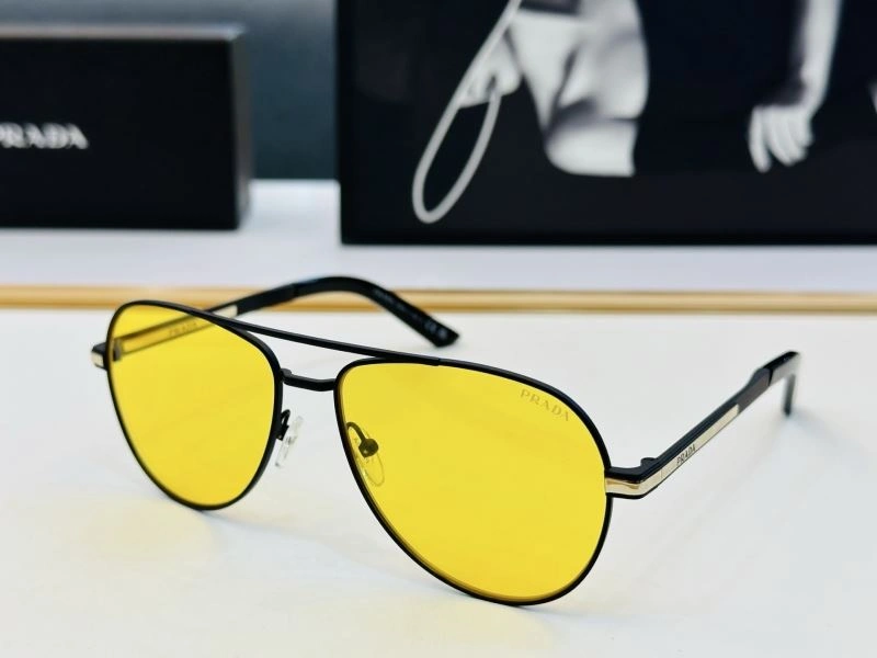 Top mirror Prada Sunglasses
