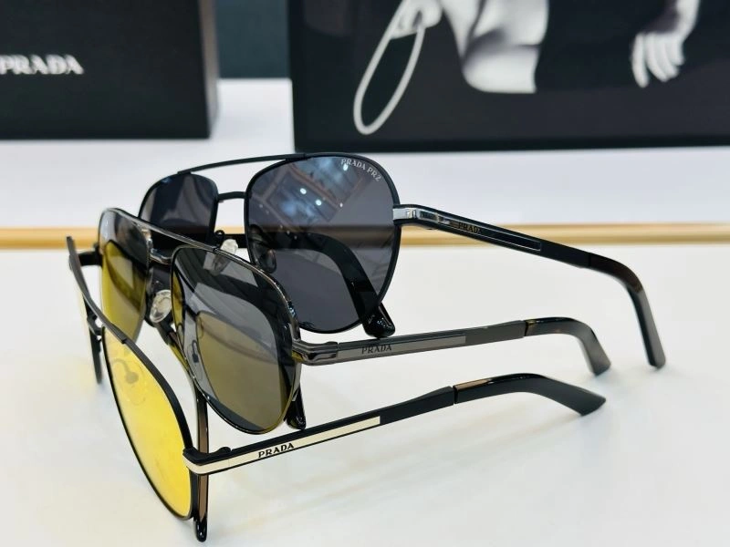 Top mirror Prada Sunglasses