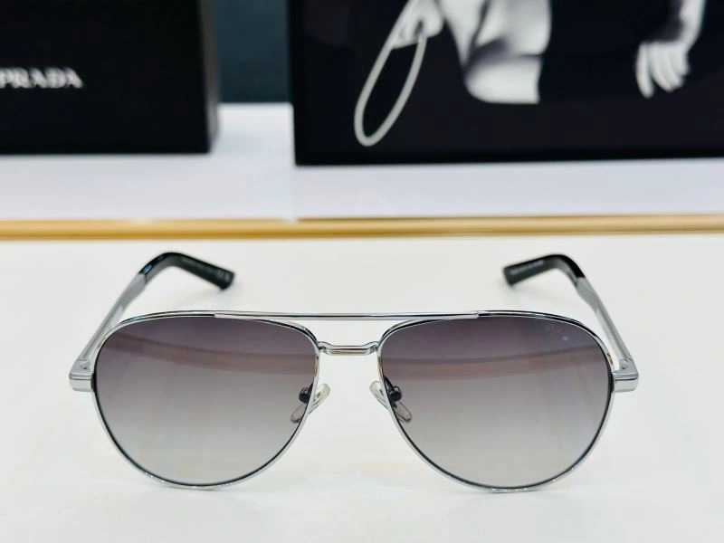 Top mirror Prada Sunglasses