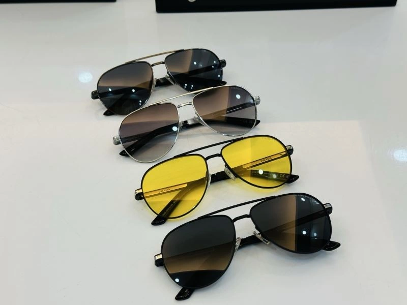 Top mirror Prada Sunglasses