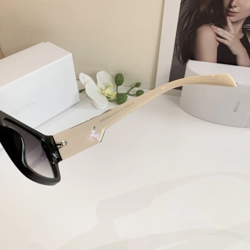 Top match Prada Sunglasses