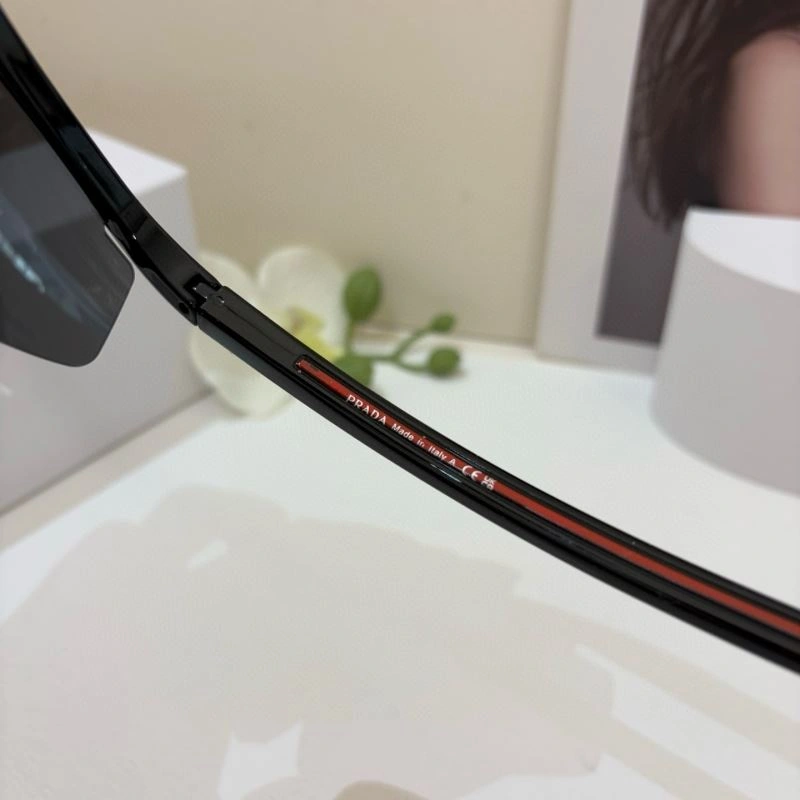 Low-cost Prada Sunglasses