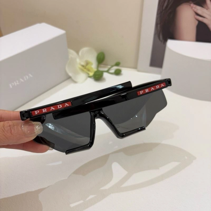 Low-cost Prada Sunglasses
