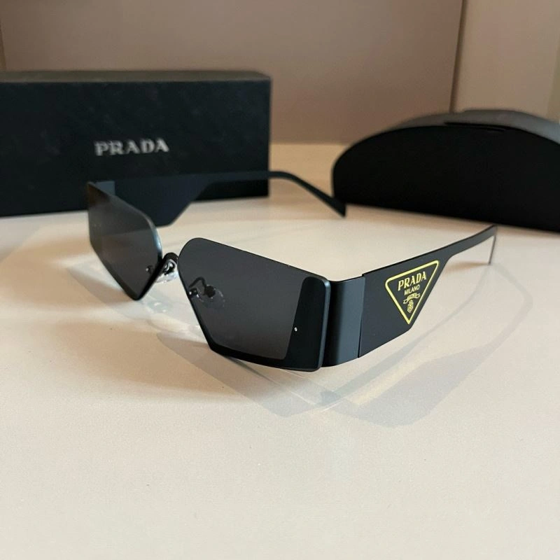 Top mirror Prada Sunglasses