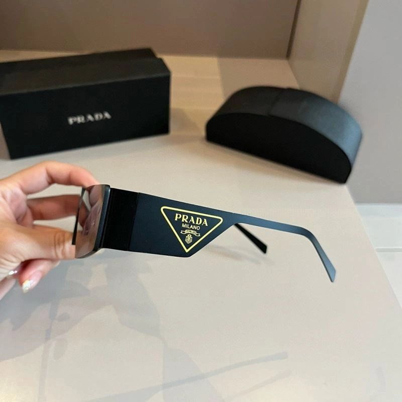 Top mirror Prada Sunglasses