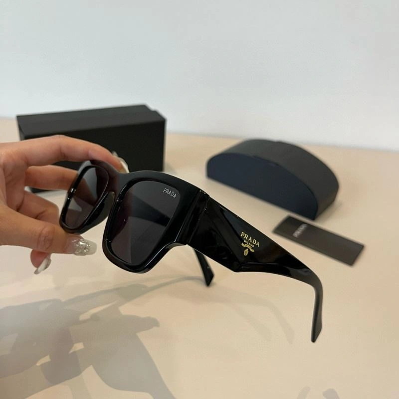 Low-cost Prada Sunglasses