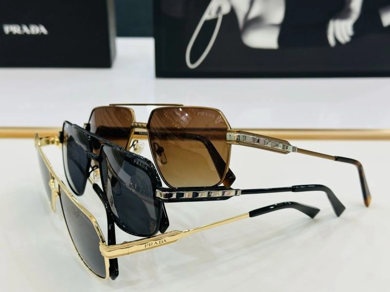 Top mirror Prada Sunglasses