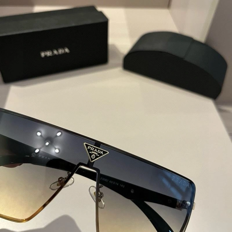 Top mirror Prada Sunglasses