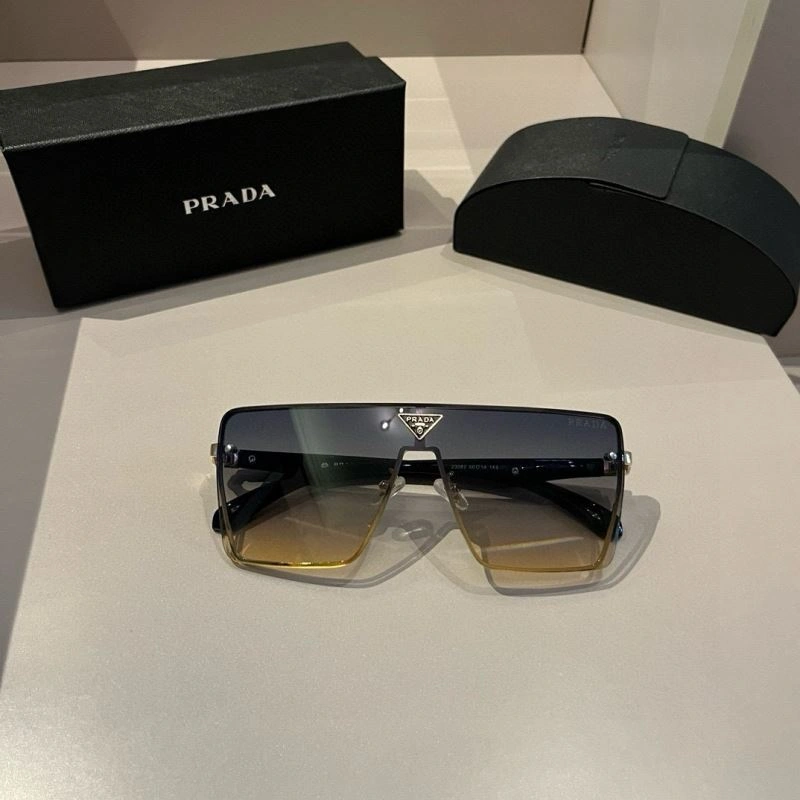 Top mirror Prada Sunglasses