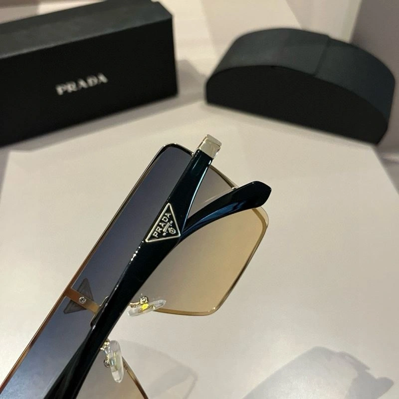 Top mirror Prada Sunglasses