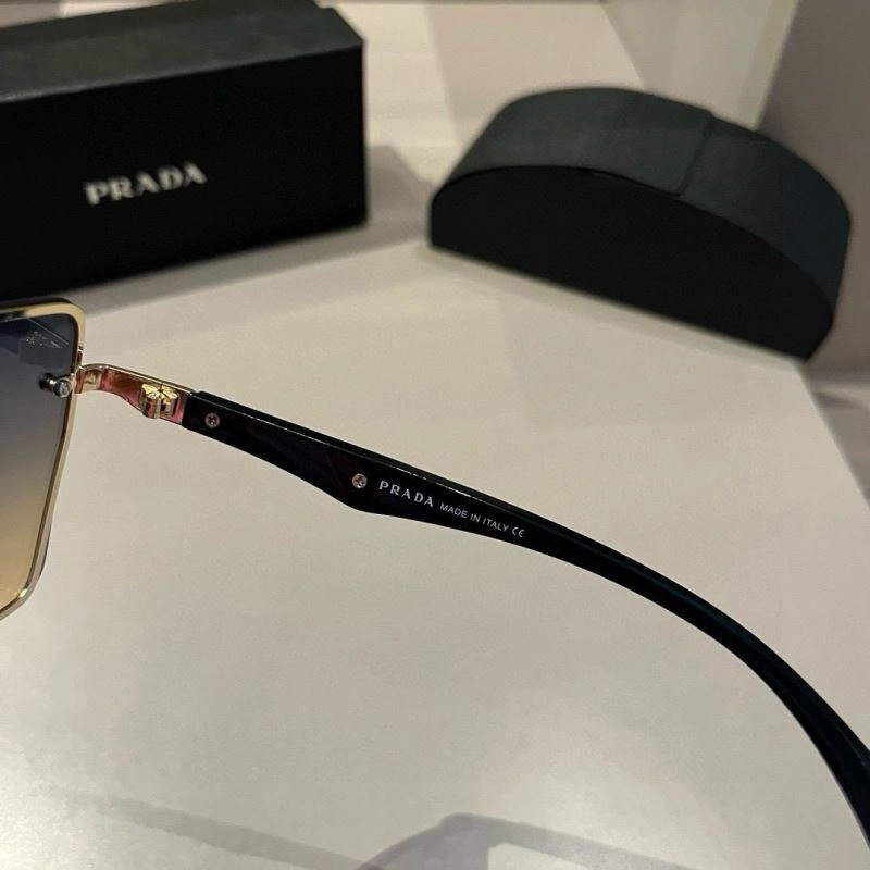 Top mirror Prada Sunglasses