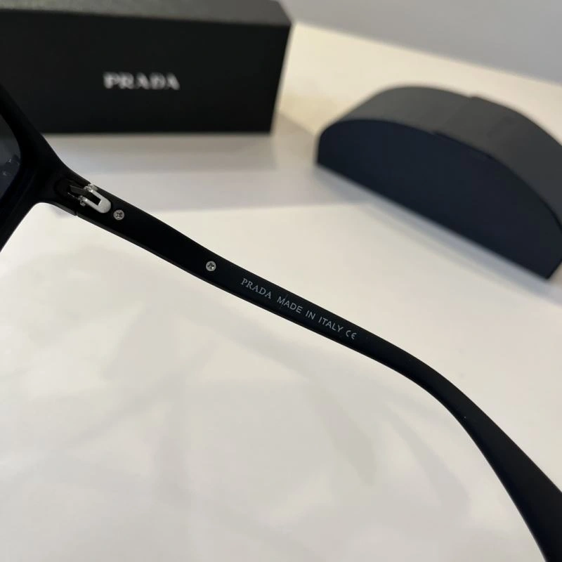 Top mirror Prada Sunglasses