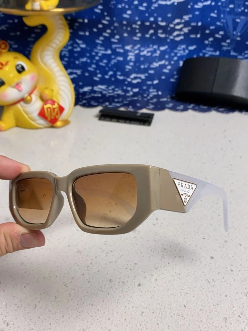 Low-cost Prada Sunglasses
