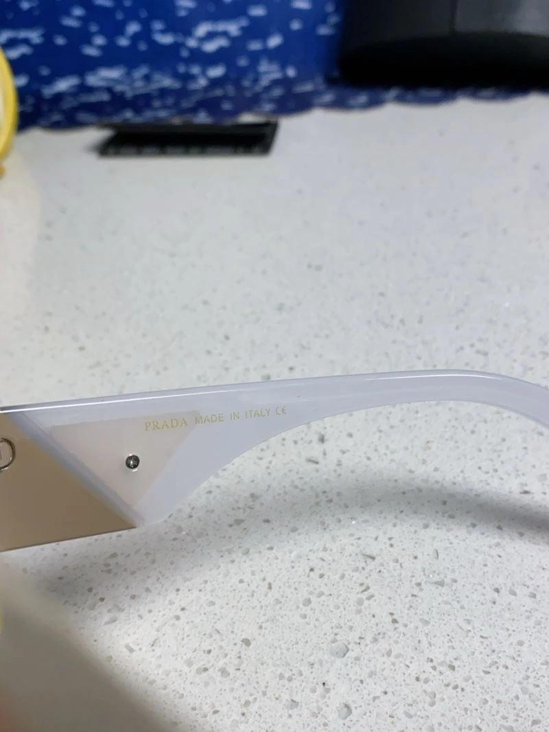 Low-cost Prada Sunglasses